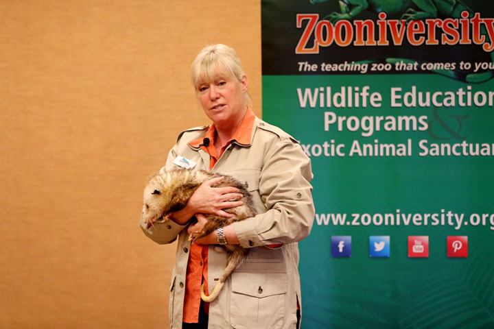 Mom gives corn to 'Teddy the Porcupine,' makes hilarious sound when she ...