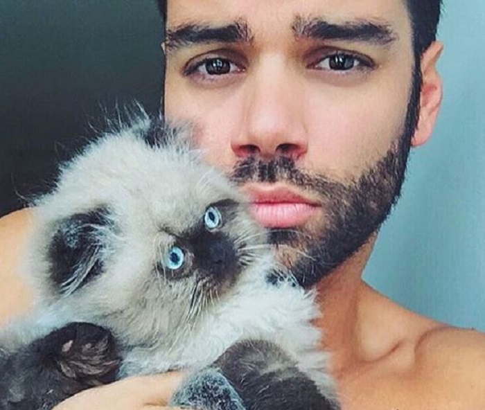 75 Adorable Photos Of Cats And Men
