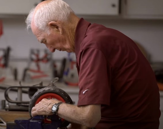 92-year-old retired veterinarian makes wheelchairs for disabled dogs