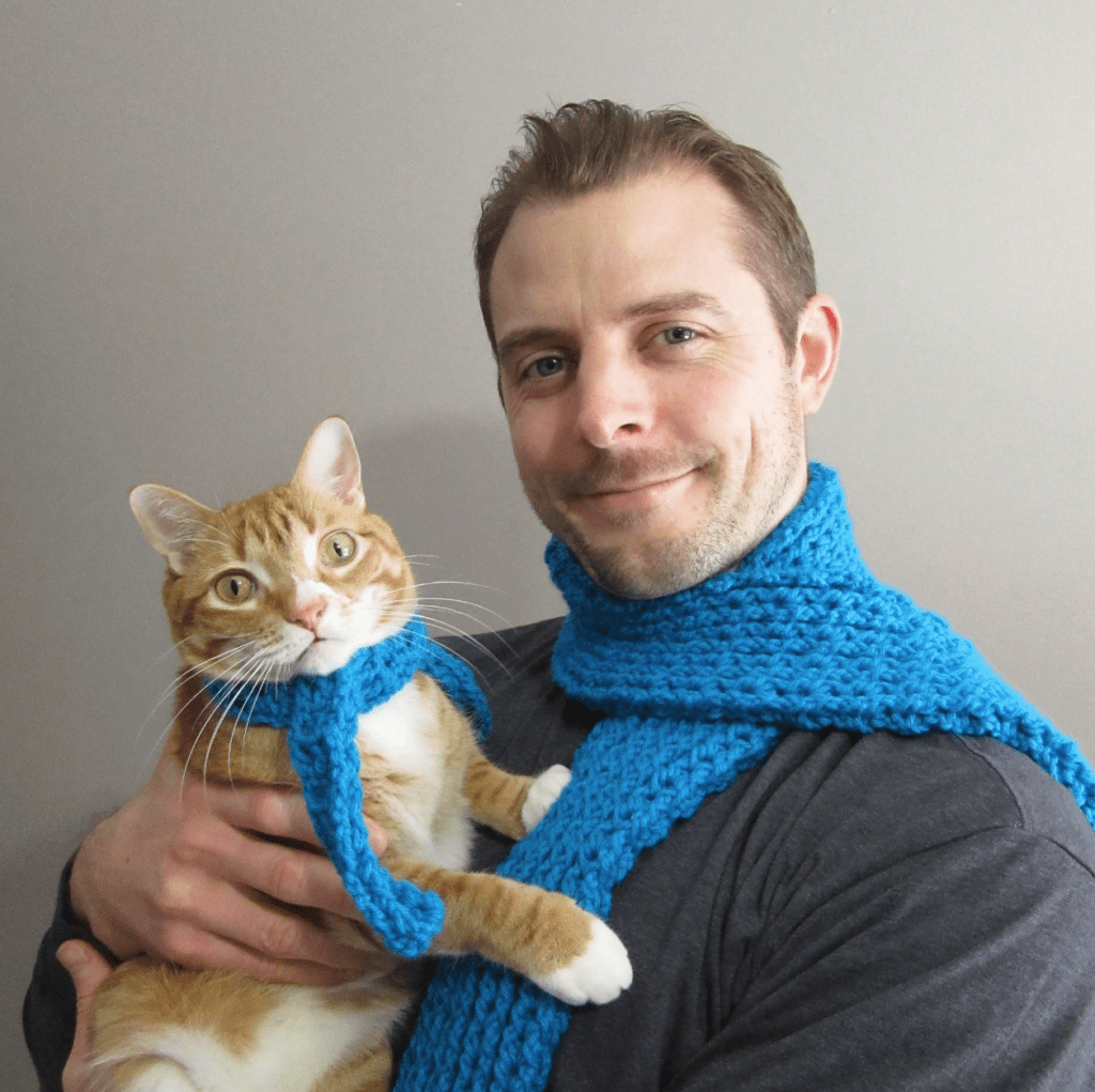 Man shows what it’s truly like to live with cats in hilarious video