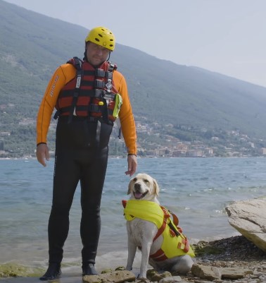 Brave lifeguard dogs jump from helicopters to save lives