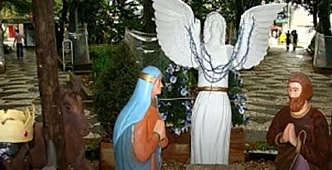 Homeless puppy is freezing in the night, but he finds warmth and ...