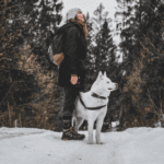 Clever dog shows off his incredible acrobatic skills on slackline